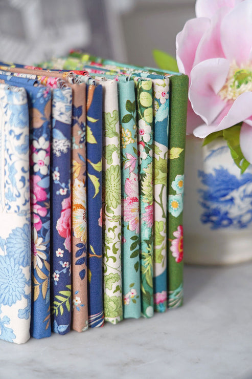 Chic Escape : Whimsyflower (4色展開) – Tilda & Friends